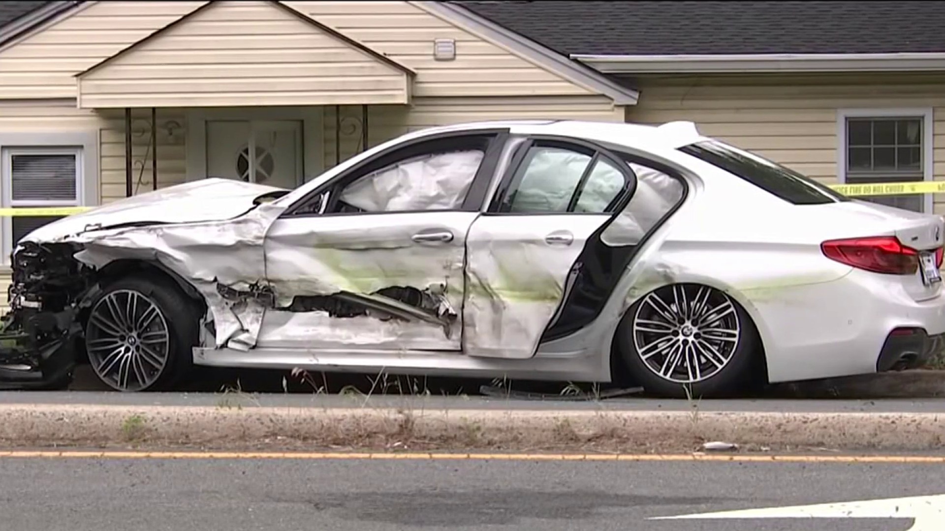 Tractor trailer dangles off Beltway bridge, forcing closures – NBC4 Washington