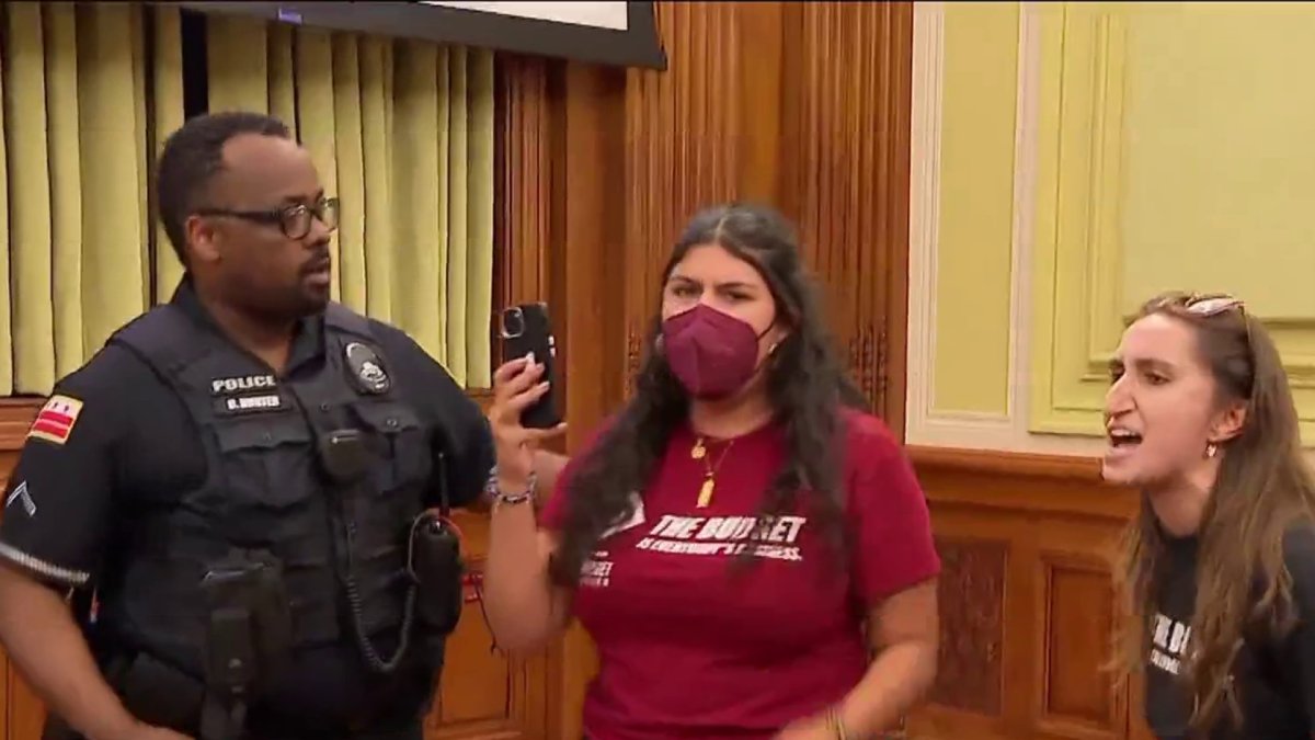 Anger erupts as DC Council passes tipped wage compromise – NBC4 Washington