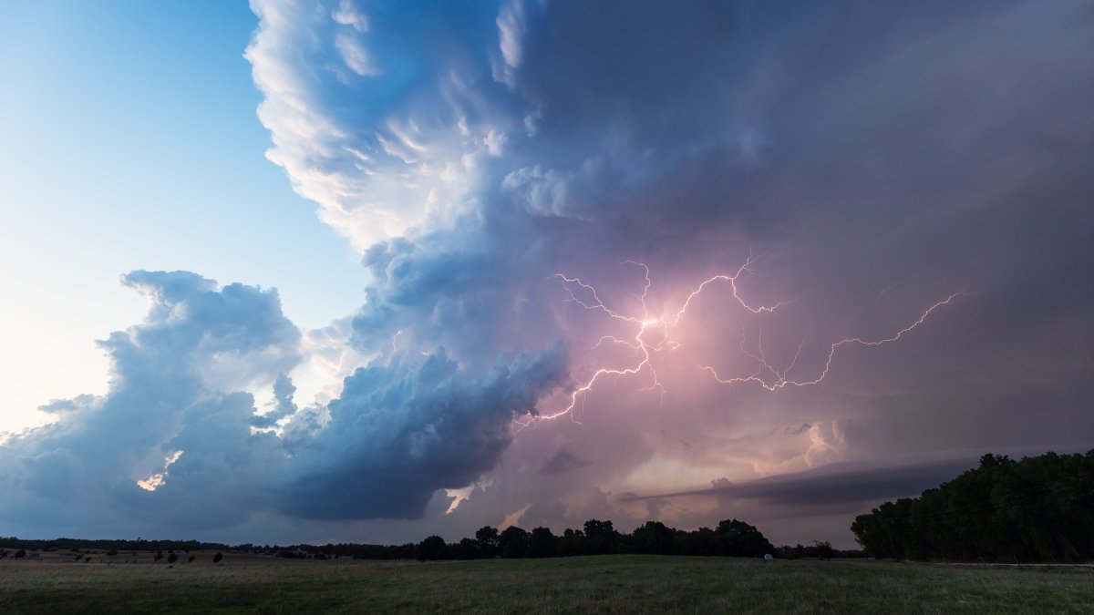 Record lightning bolt stretched 515 miles, crossed three states – NBC4 ...