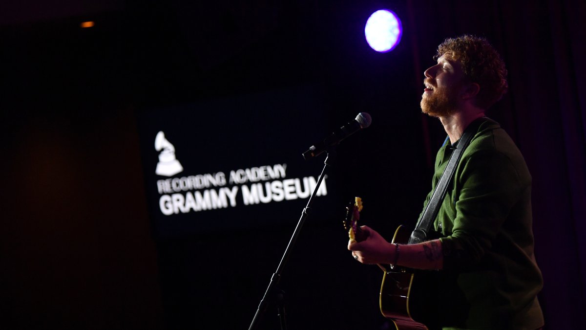 ‘Extremely embarrassed’: Grammy-nominated singer cancels tour – NBC4 ...