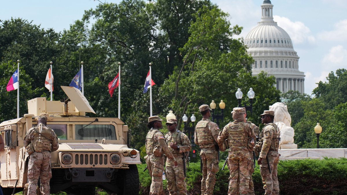 National Guard troops on DC streets for Trump’s crackdown will start carrying guns – NBC4 Washington