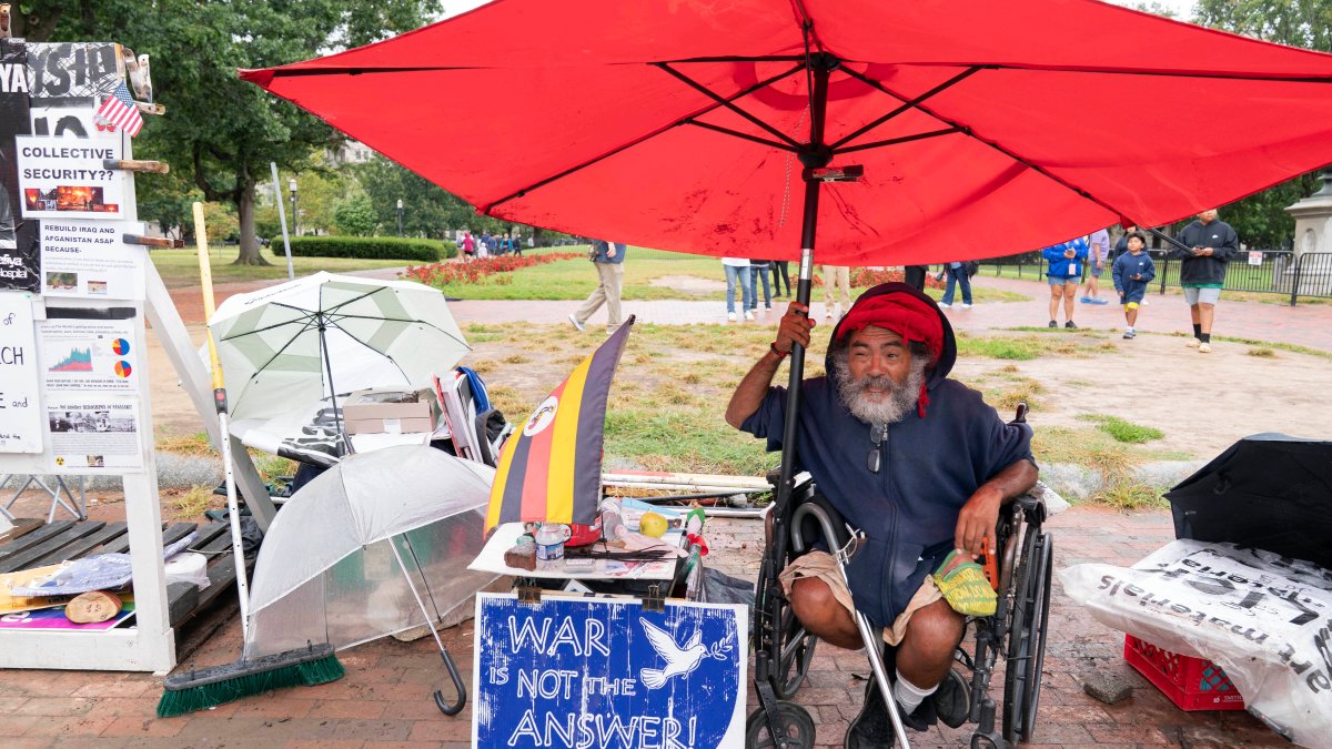 Activists persist as longtime vigil tent removed at White House – NBC4 ...