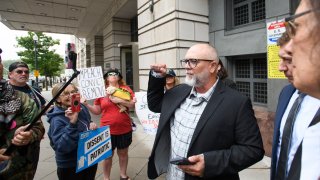 Army veteran who burned American flag near White House pleads not ...