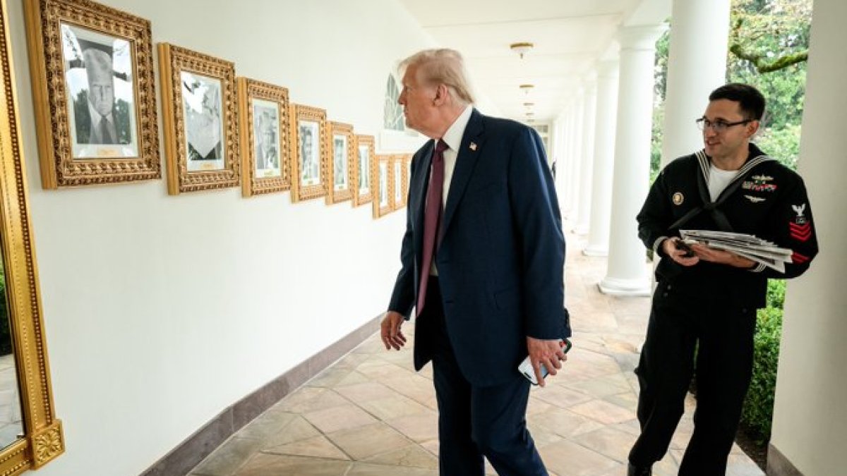 Autopen photo hangs in Biden’s place on White House portrait wall ...