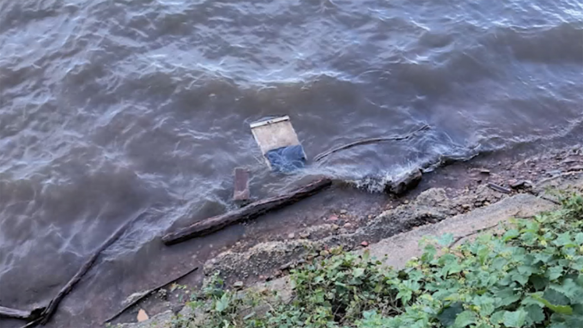 ‘Surreal’: Plane seat found in Potomac 7 months after DCA crash – NBC4 ...
