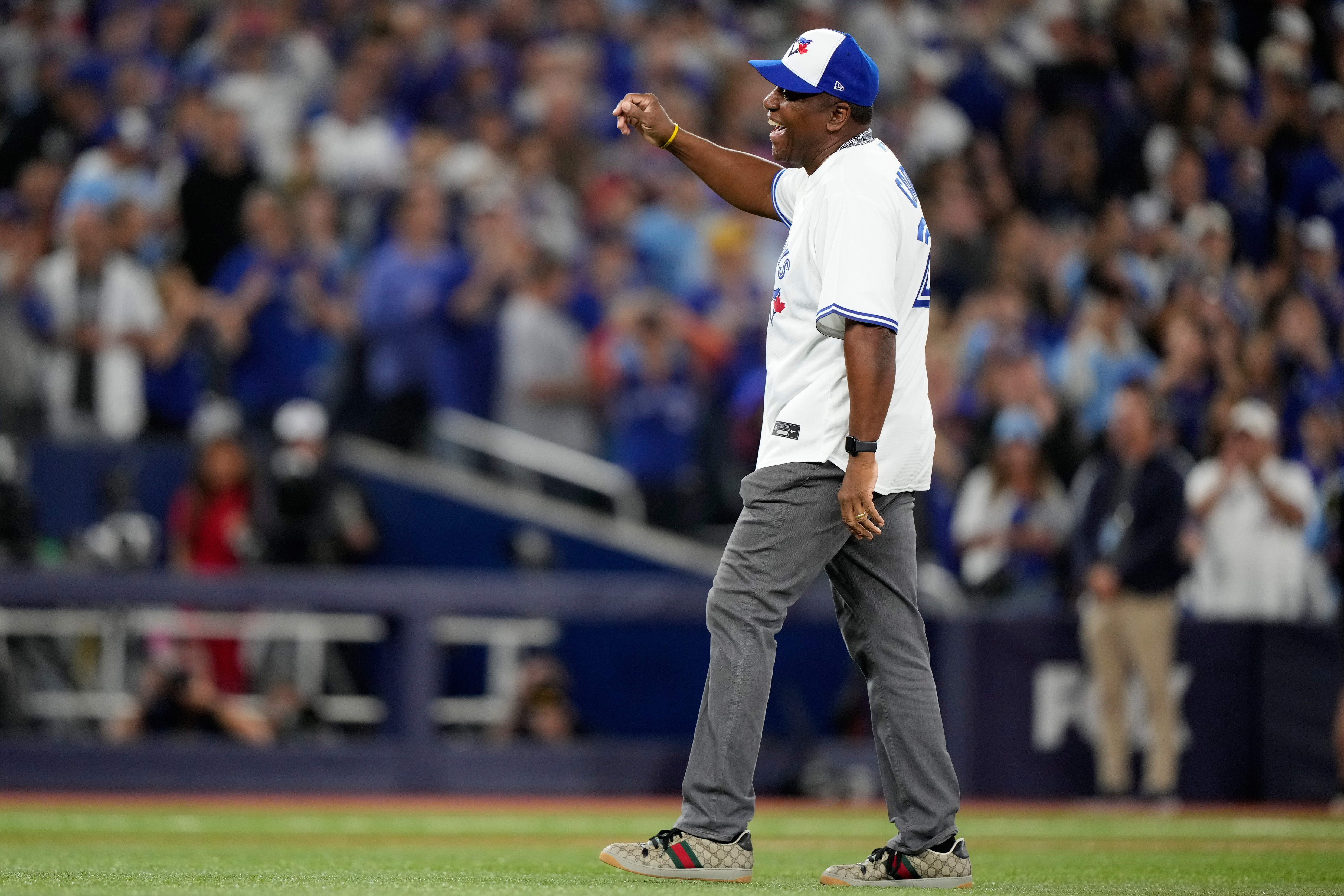 Joe Carter throws first pitch, wears Blue Jays’ home run jacket at ...
