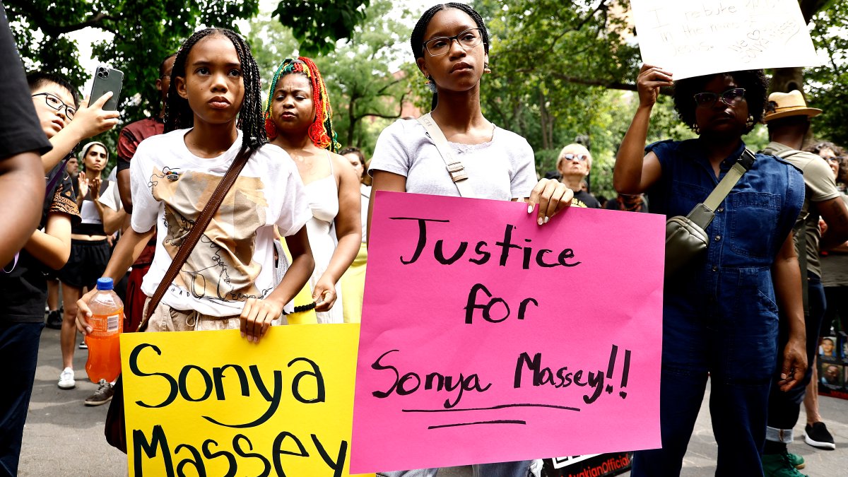 Trial begins for Illinois deputy charged in shooting Sonya Massey ...