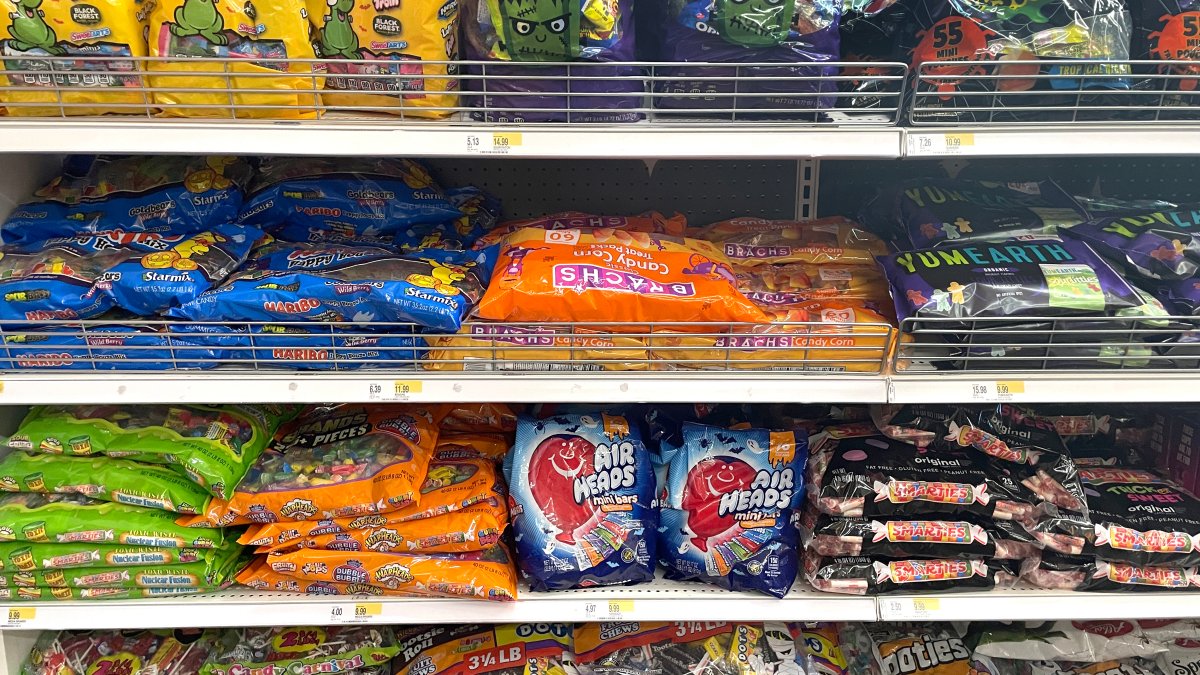 How much Halloween candy should you buy? – NBC4 Washington