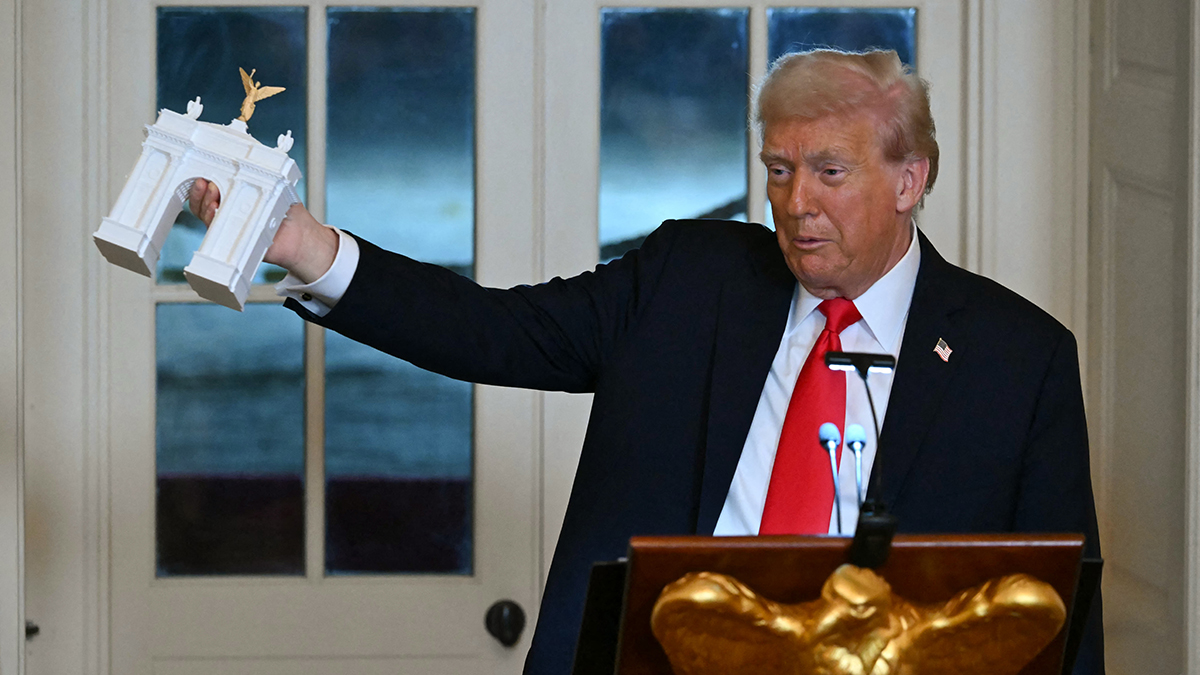 Trump hosts glitzy dinner for donors to White House ballroom – NBC4 ...