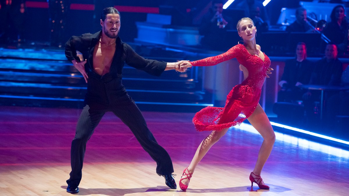 Alix Earle tears up in emotional video ahead of ‘DWTS’ finale – NBC4 ...