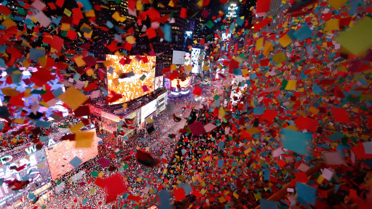 Who drops the confetti in Times Square on New Year’s Eve? – NBC4 Washington