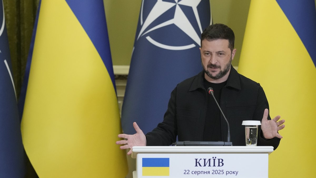 Zelenskyy offers to drop NATO bid for security guarantees – NBC4 Washington