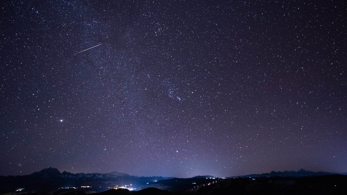 The year’s first meteor shower and supermoon clash in January skies ...