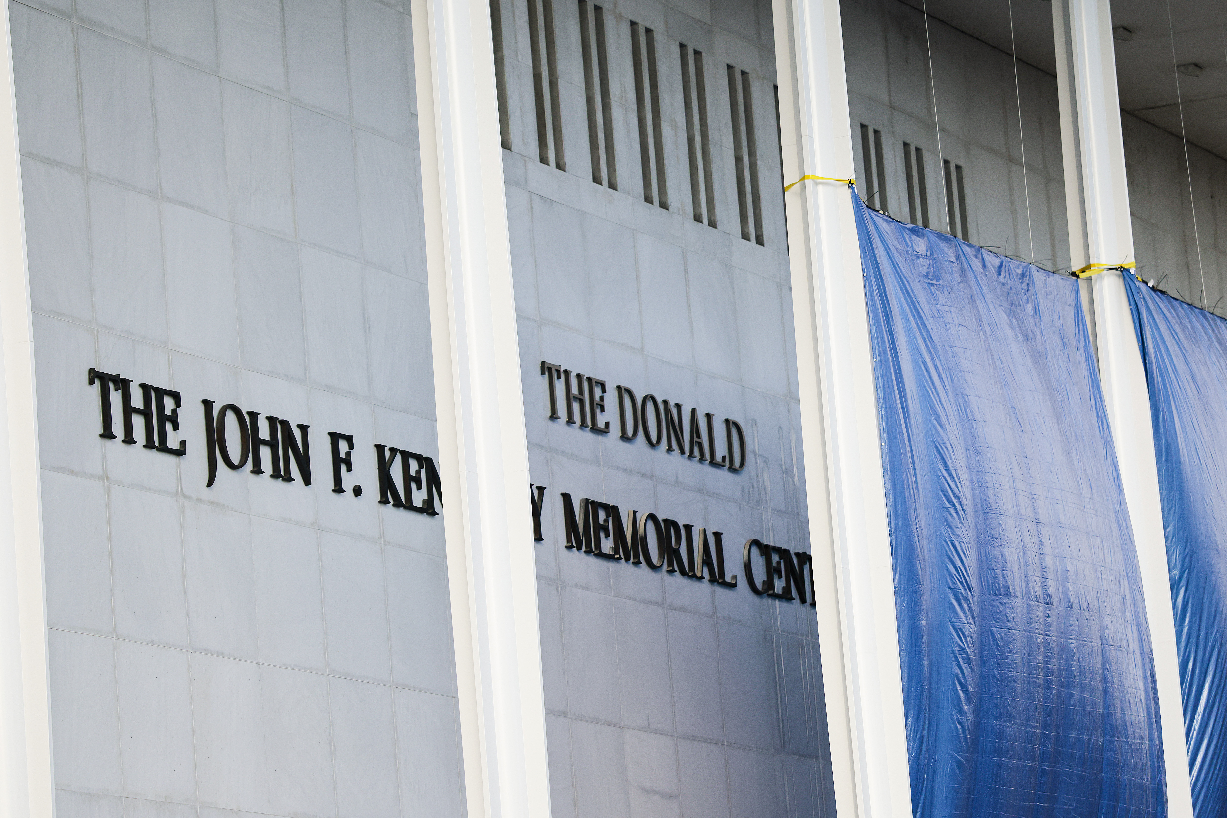 Trump’s name installed on Kennedy Center without Congress’ OK – NBC4 ...
