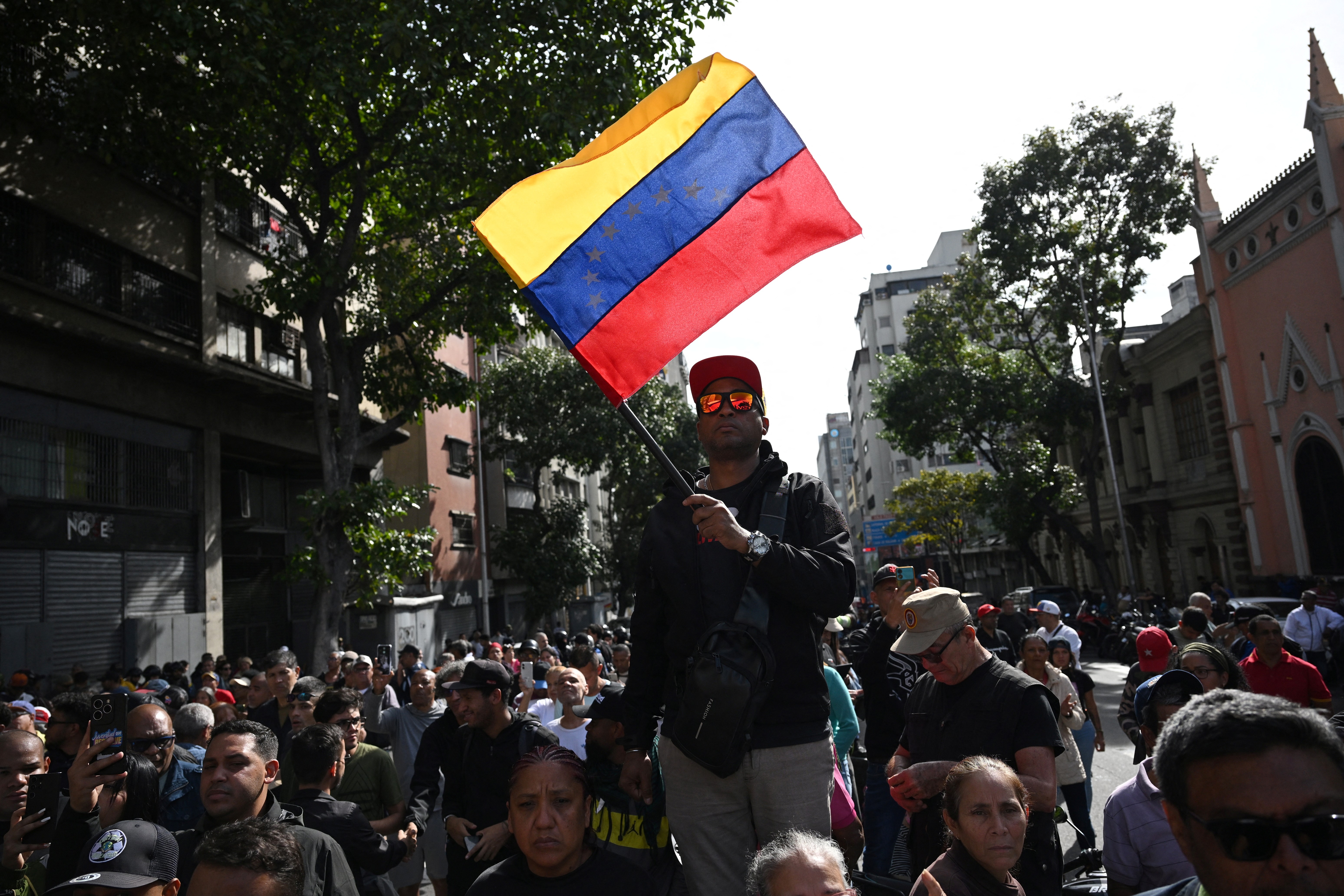 Photos show people reacting to a U.S. attack on Venezuela – NBC4 Washington