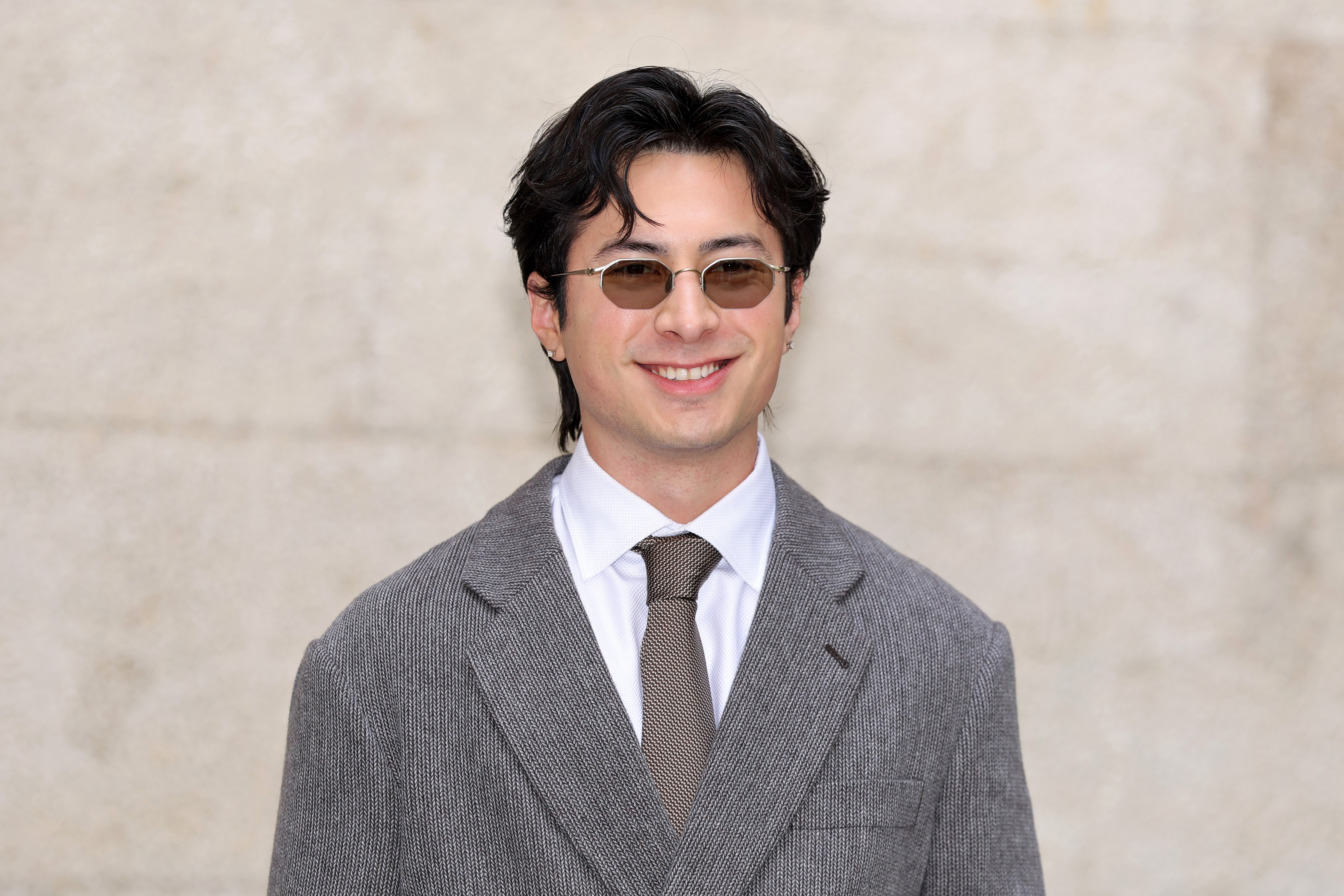 ‘Heated Rivalry’ star surprises real-life hockey player who came out ...