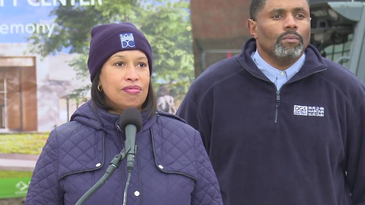DC’s mayor takes questions for first time on Potomac River sewage ...