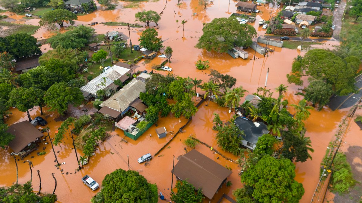 Hawaii’s flooding threatens dam, prompts evacuations – NBC4 Washington