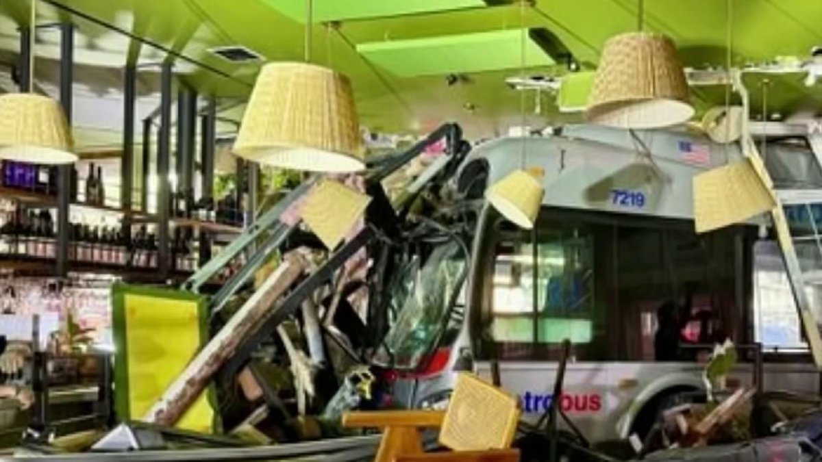 3 hurt after Metrobus crashes into Northwest DC restaurant – NBC4 ...