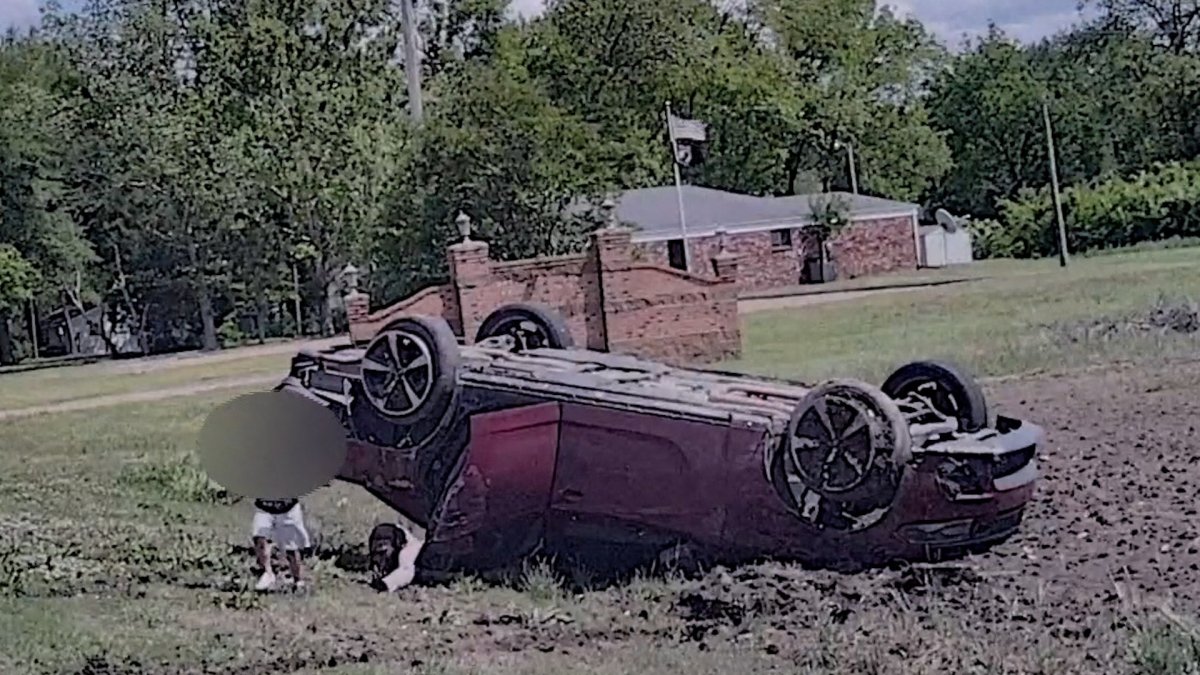 Video shows toddler escaping overturned car following mom’s police ...