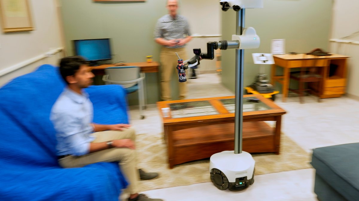 ‘Stretch 4’ robot helps ailing N.H. couple stay in their house – NBC4 ...
