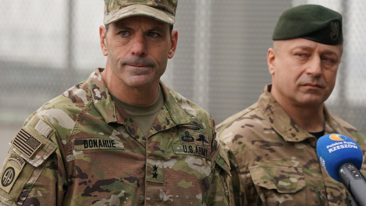 Top Army general, last U.S. soldier out of Afghanistan, leaves his post ...